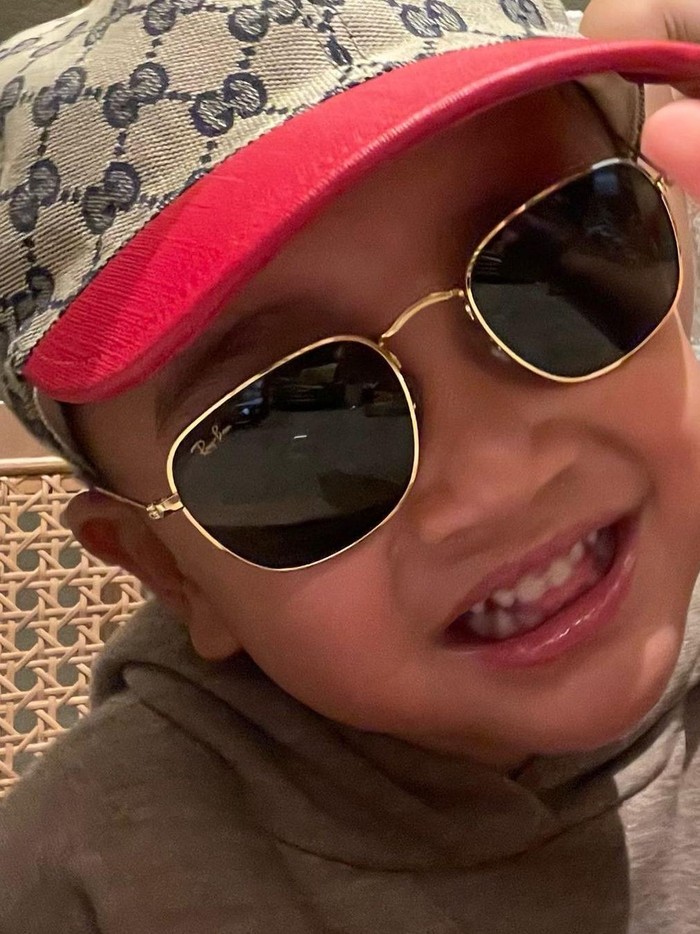 Gaya Imut Rayyanza yang Baru Ultah ke-3, Sudah Punya Bestie Nih