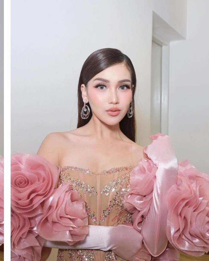 Potret Ayu Ting Ting Bikin Pangling, Mata Berbinar Terima Penghargaan Dangdut