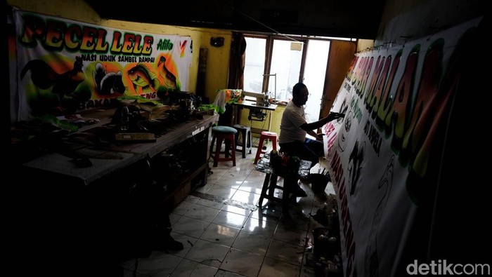 Ini Dia, Pelukis Spanduk Pecel Lele nan Ikonik Ini Dia, Pelukis Spanduk Pecel Lele nan Ikonik