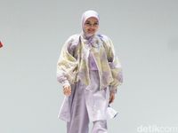 15 Tahun Berkarya, Ria Miranda Nostalgia Lompat Tali di Koleksi Terbaru