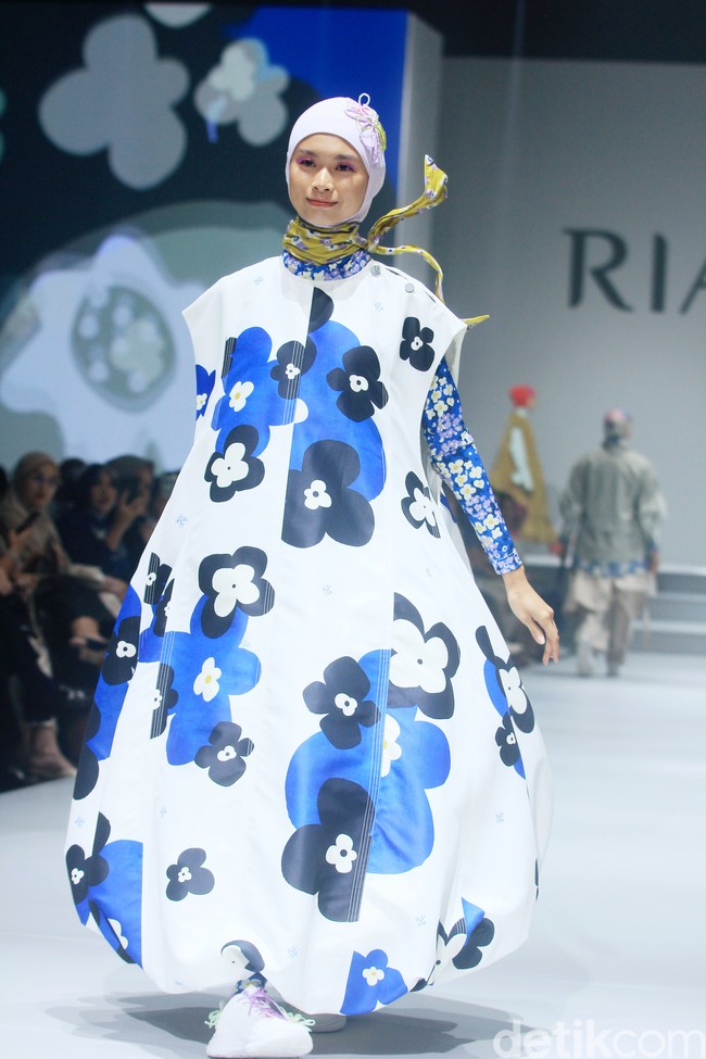 10 Koleksi Busana Ria Miranda 2025, Hadirkan Binar dan Lompatali