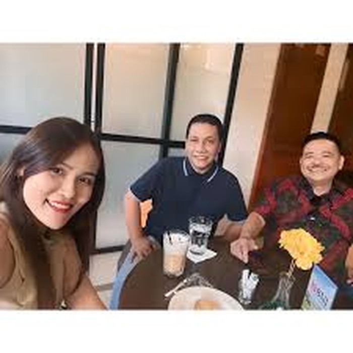 Momen Jessica Wongso Makan Sushi hingga Sandwich Amerika