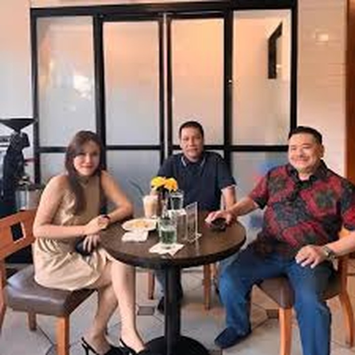 Momen Jessica Wongso Makan Sushi hingga Sandwich Amerika