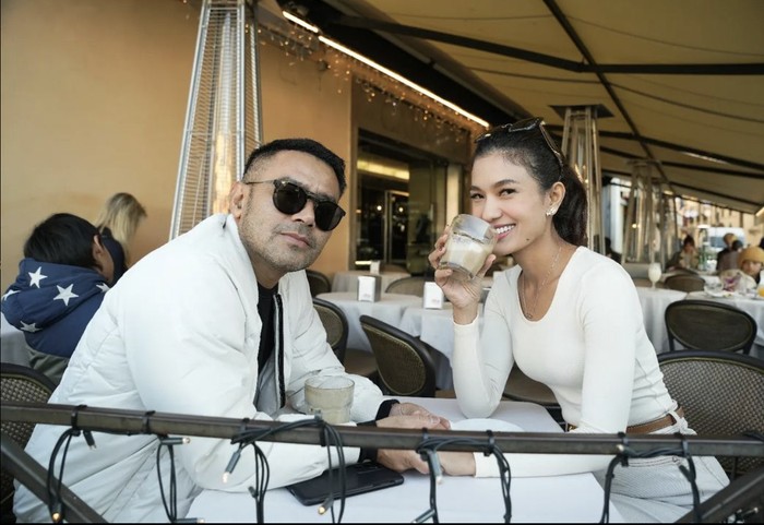 Judika dan Duma Riris Mesra Saat Ngopi hingga Makan di Resto