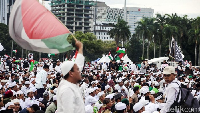 Potret Reuni Akbar 212 di Monas, Bendera Palestina Dibentangkan