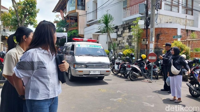 Seniman Malang Kenang Sosok Pelukis Difabel Sadikin Pard Seniman Malang Kenang Sosok Pelukis Difabel Sadikin Pard