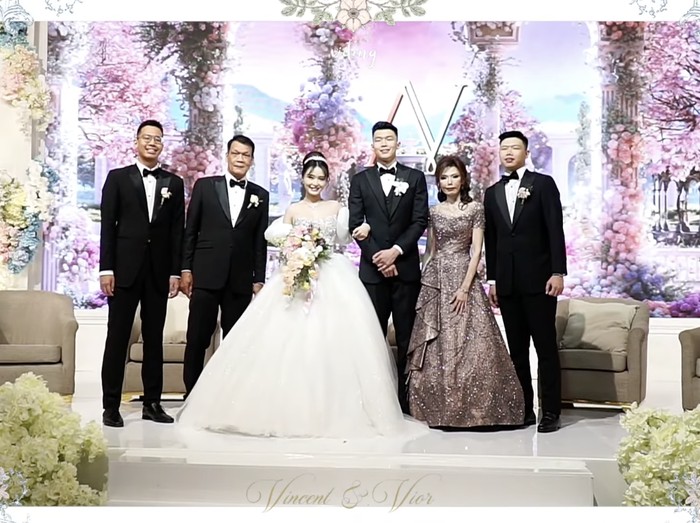 Vior Bak Princess Pakai Ball Gown di Resepsi, Vincent Semringah