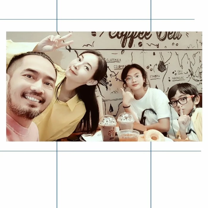 Kompaknya Yama Carlos dan Carina Ivola saat Kulineran Bersama