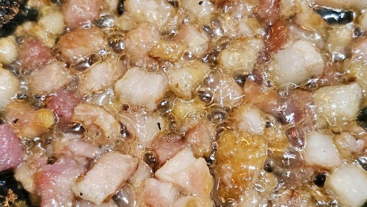 Tak Tercium tapi Berasa! Begini Ciri-ciri Makanan Pakai Minyak Babi