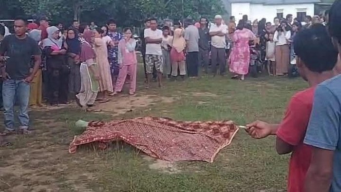 Geger! Warga Bungo Temukan Mayat Pria dengan Leher Tergorok Geger! Warga Bungo Temukan Mayat Pria dengan Leher Tergorok