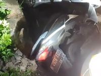 Viral Pemobil Tabrak Pemotor Bersenjata Tajam di Bawen Semarang