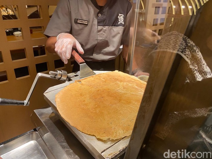 Gurih Renyah! Crepes Jumbo Isi Seafood ala Jepang