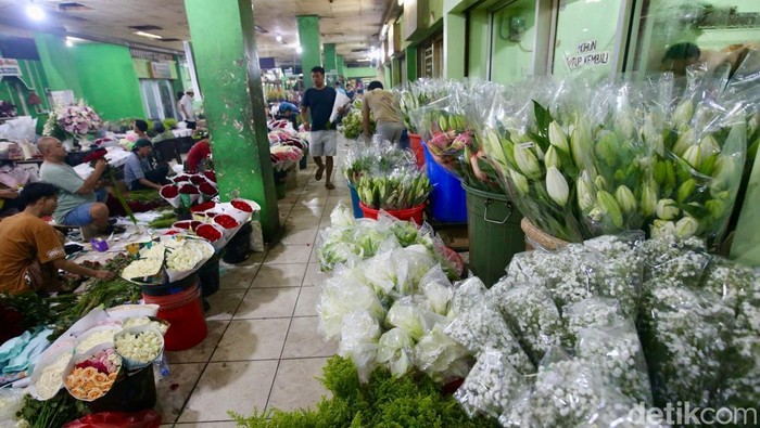 Penjual Bunga Rawa Belong Makin Cuan Jelang Natal