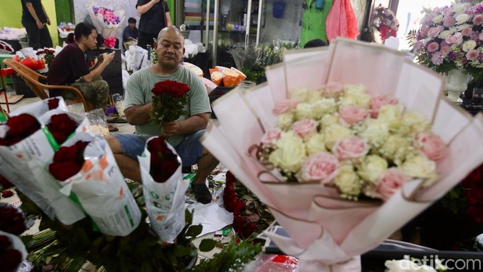 Penjual Bunga Rawa Belong Makin Cuan Jelang Natal