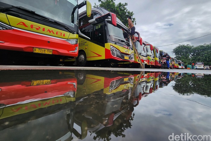 Foto: Aktivitas Terminal Kalideres Jakarta Jelang Libur Nataru