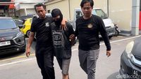 Fakta-fakta Pembunuh Pria Berhelm Merah Ditangkap Saat Dagang Cilok