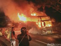 Bus Wisata Ludes Terbakar di Jalan Jogja-Solo Delanggu Klaten