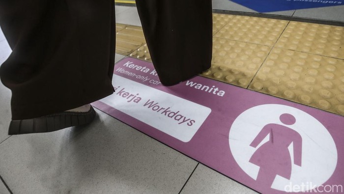 Gerbong Wanita LRT Jabodebek Mulai Beroperasi
