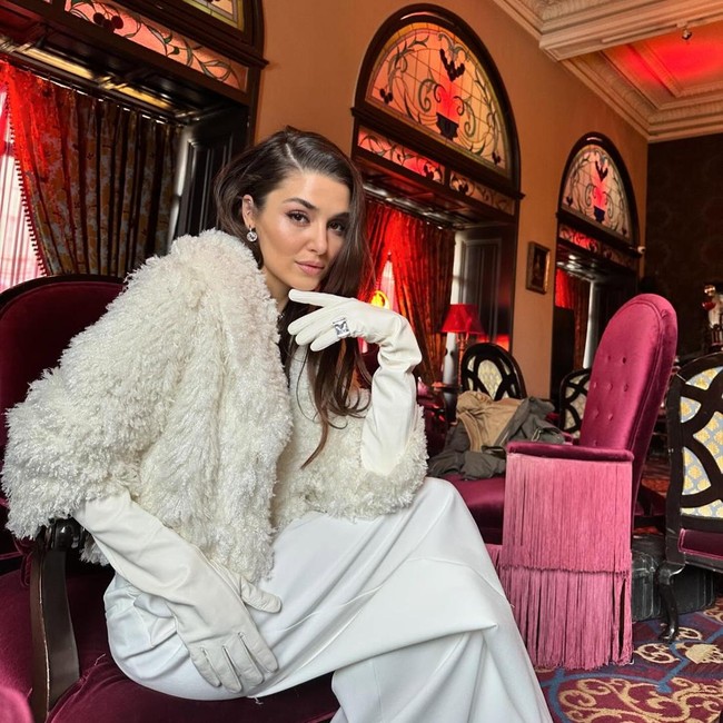 Potret Aktris Turki Hande Ercel, Langganan Masuk Daftar Wanita Tercantik Dunia