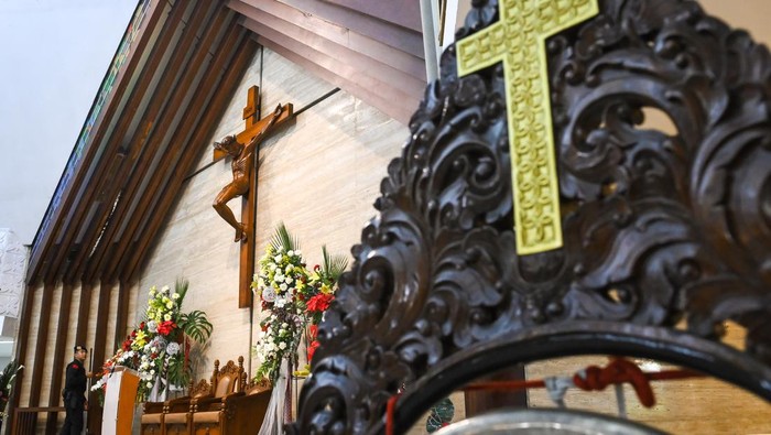 Warna Liturgi Kamis Putih, Jumat Agung, dan Malam Paskah Warna Liturgi Kamis Putih, Jumat Agung, dan Malam Paskah