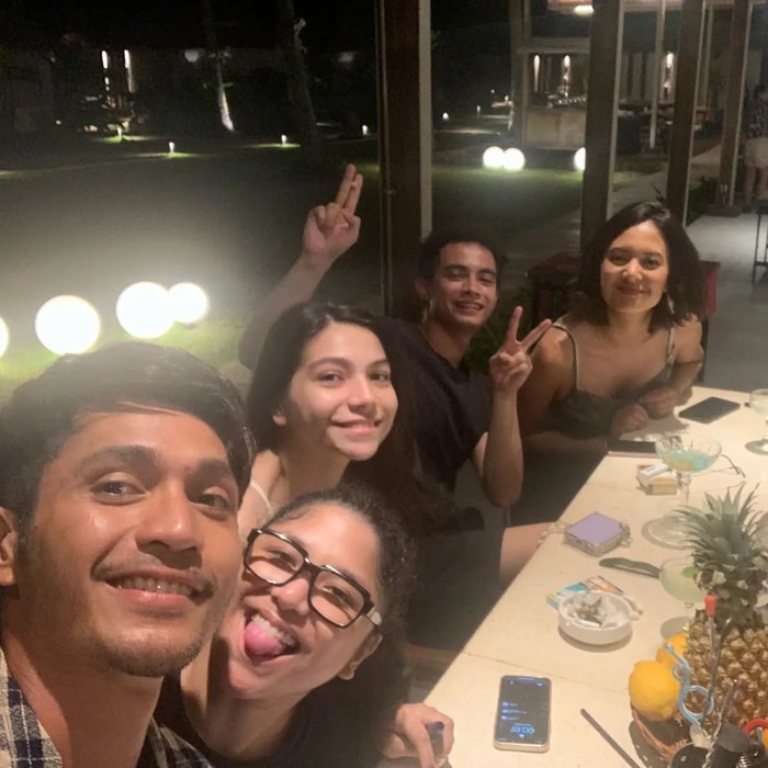 Momen Omara Esteghlal saat Hadiri Makan Malam Bareng Prilly Latuconsina