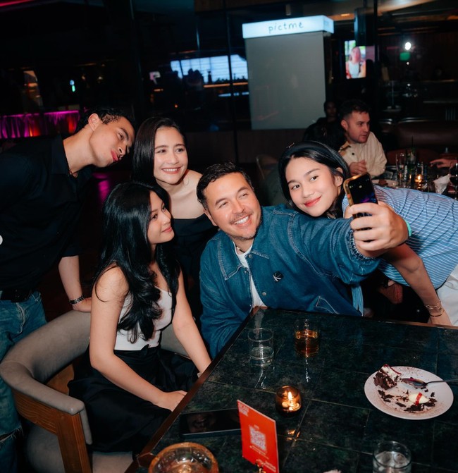 8 Foto Prilly Latuconsina & Omara Esteghlal Mulai Pamer Kedekatan, Go Public?