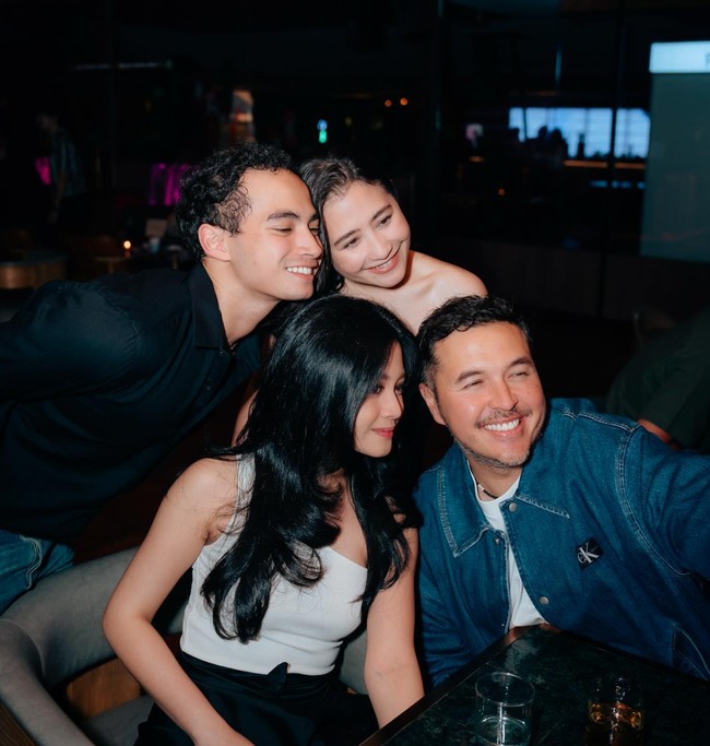 8 Foto Prilly Latuconsina & Omara Esteghlal Mulai Pamer Kedekatan, Go Public?