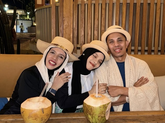 Sajidah Halilintar Kompak Belanja dan Makan Bareng Saudara