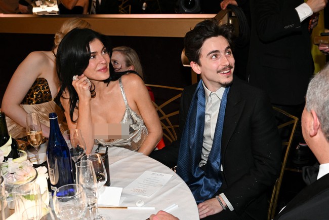 7 Momen Kylie Jenner dan Timothee Chalamet Pamer Mesra di Golden Globes ... 7 Momen Kylie Jenner dan Timothee Chalamet Pamer Mesra di Golden Globes ...