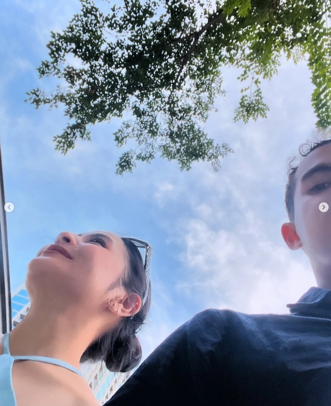 8 Gaya Prilly Latuconsina & Omara Esteghlal Liburan Bareng ke Kamboja