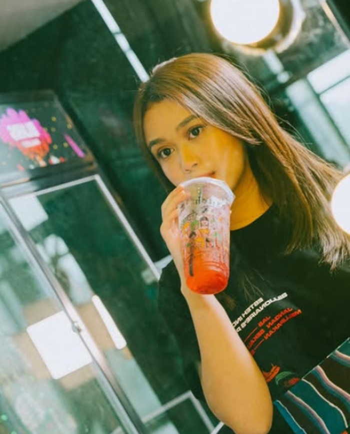 10 Gaya Jonathan Alden dan Brisia Jodie Saat Cicip Berbagai Makanan