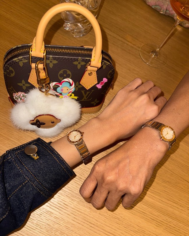 8 Gaya Liburan Lisa BLACKPINK di Thailand: Bikini LV Sampai Baju Tradisional