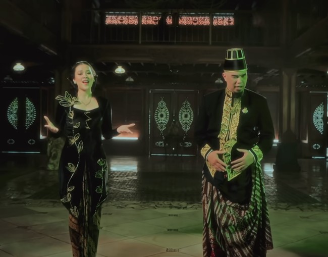7 Pesona Raisa Pakai Kebaya Jawa, Bak Pengantin Bareng Ahmad Dhani