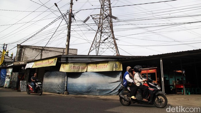 Potret Bangunan Dekat SUTET, Amankah?