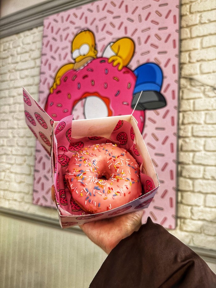 Di Kafe Tema 'The Simpsons' Ada Menu Donat Favorit Homer
