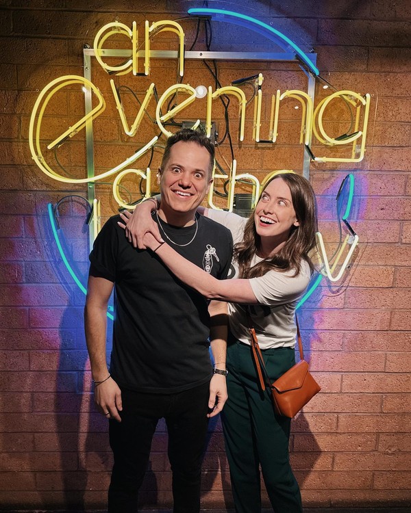 Fidanzato Di Laina Morris What The Overly Attached Girlfriend Is Doing