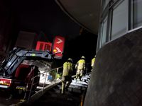 Damkar Gencarkan Pencarian Sisa Korban Kebakaran Glodok Plaza Malam Ini