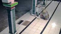 Aksi 'Ninja' Bobol Kotak Amal Masjid di Bondowoso Terekam CCTV