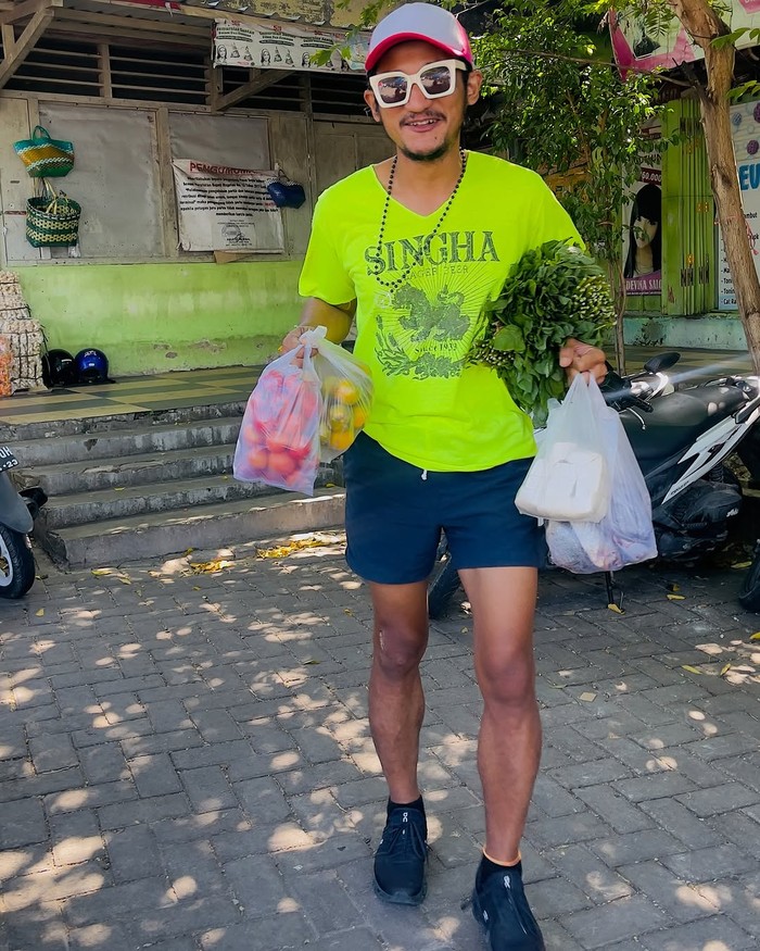 Potret Isa Bajaj saat Belanja ke Pasar untuk Jualan Nasi Tempong