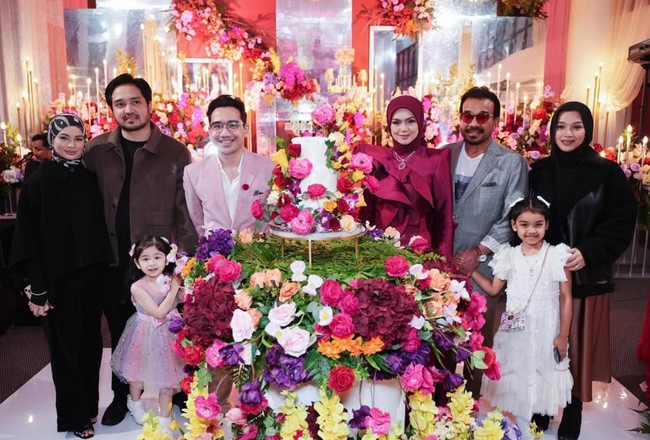 8 Foto Pesta Ultah Mewah Siti Nurhaliza, Tetap Awet Muda di Usia 46 Tahun