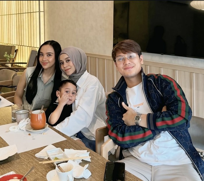 Lesti Kejora dan Rizky Billar Selalu Makan Bareng Kerabatnya