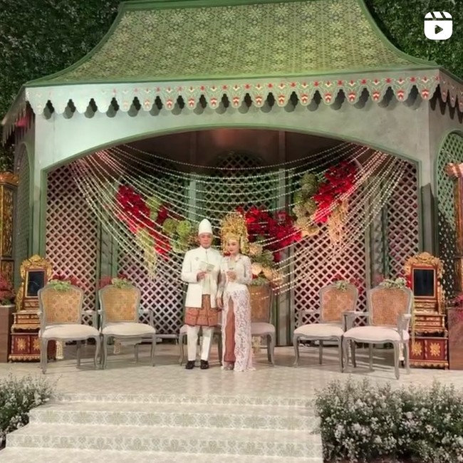 Foto Pernikahan Putri Helmy Yahya & Pria Korea, Menawan Pakai Adat Palembang