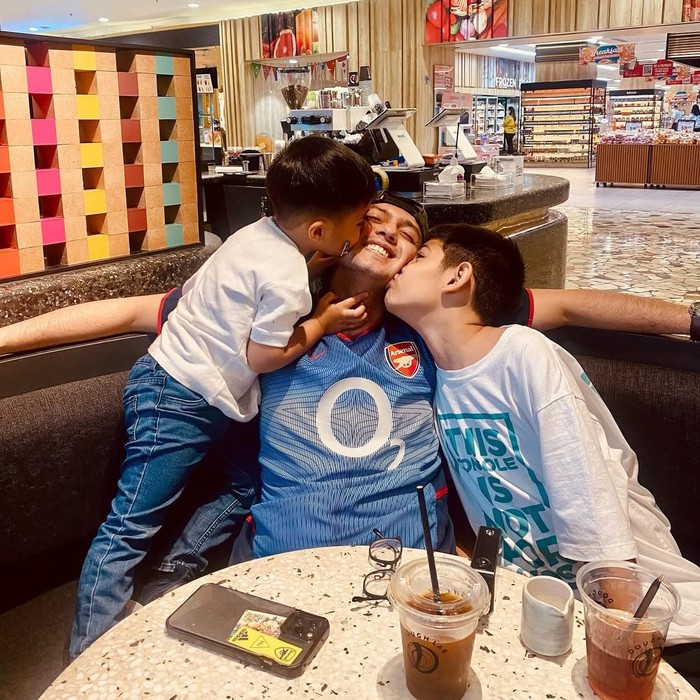 Romantis! Ini Momen Rifky Balweel dan Biby Alraen saat Dinner