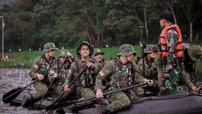 Pelatih dan Atlet Pelatnas PBSI Kuatkan Ikatan Kebersamaan di Situ Lembang