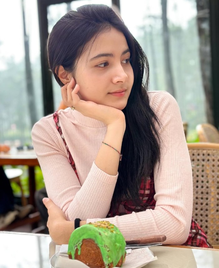 Bulan Sutena Jago Bikin Kue Ubi hingga Asyik Ngerujak