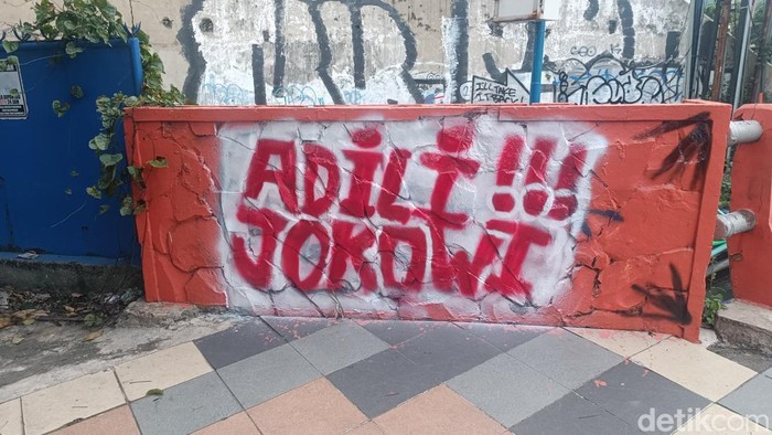 Coretan 'Adili Jokowi' Bermunculan, PDIP Sebut Vandalisme Coretan 'Adili Jokowi' Bermunculan, PDIP Sebut Vandalisme