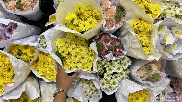 Potret Pasar Bunga Kayoon Ramai Jelang Valentine