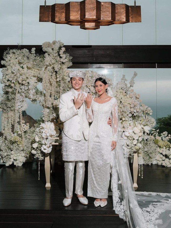 Nikah Lagi, Ini 7 Foto Pernikahan Barbie Hsu dengan DJ asal Korea