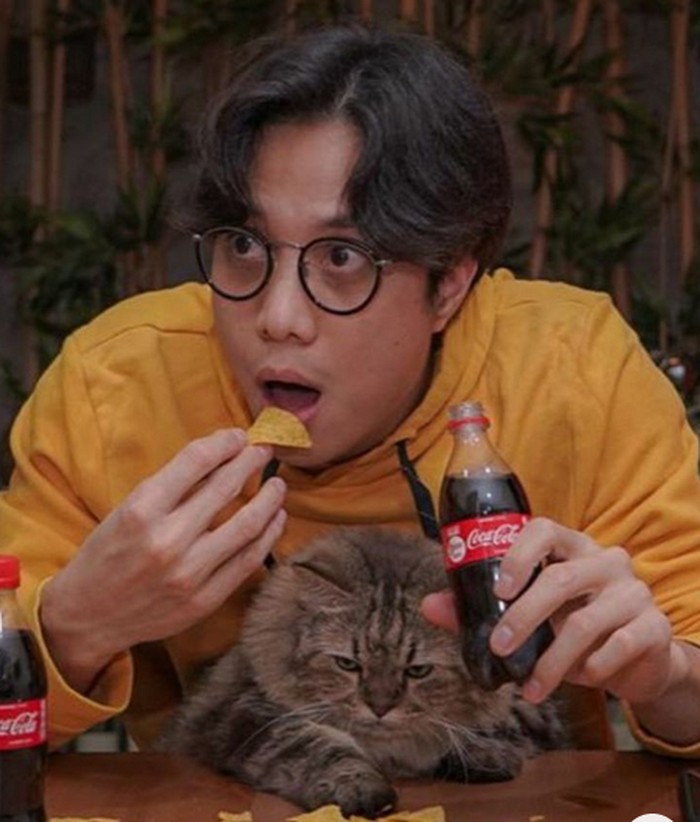 Dikta Wicaksono Doyan Makan Tiram hingga Makan Lesehan