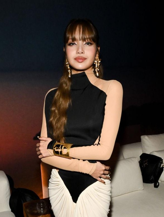 8 Gaya Maudy Ayunda Cantik Berkebaya, Wisuda di Stanford Hingga Kondangan